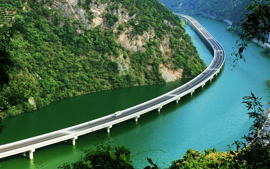 50 Stunning Coastal Roads You Have to Drive at Least Once in Your Life!