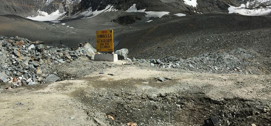 Shingo La: a steep high mountain road in India