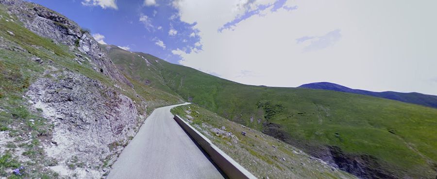 A scenic road to the top of Col de la Croix de Fer