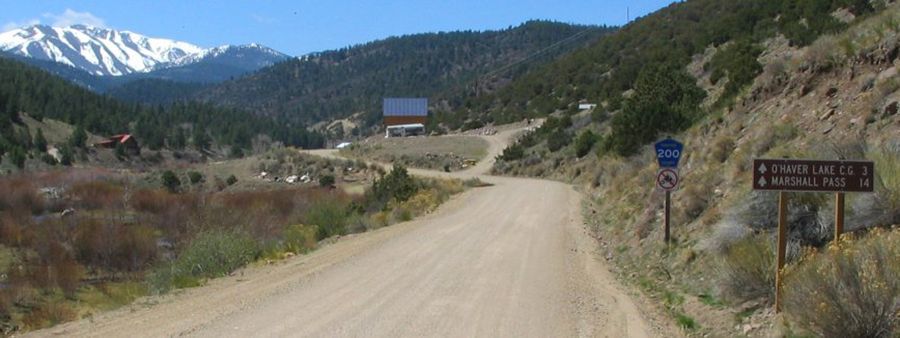The unpaved mountain road to Marshall Pass in Colorado