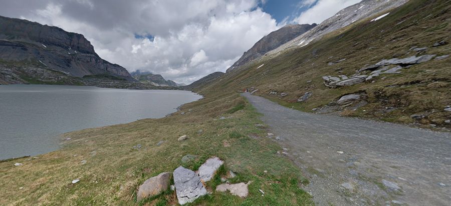 The scenic trail from Gemmipass to Daubensee