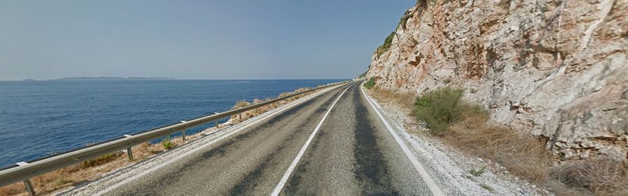 Road D-400: just you, the road and the Mediterranean sea