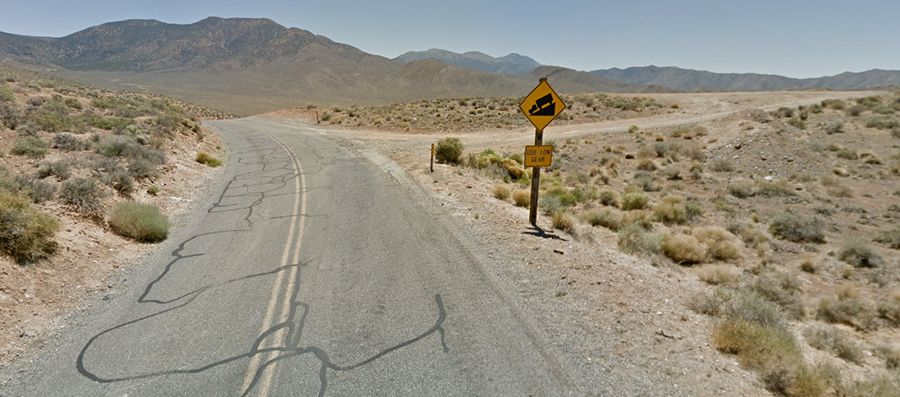 Emigrant Pass, a paved road in the Death Valley NP