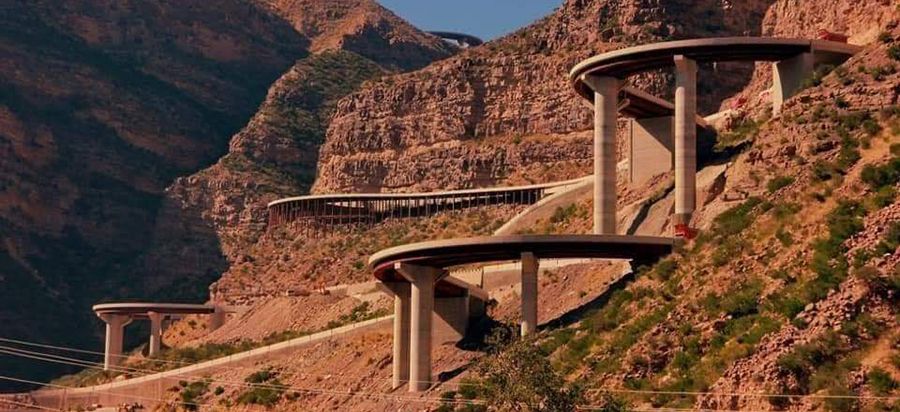 Sakhi Sarwar-Rakhni is an awe-inspiring road in Pakistan